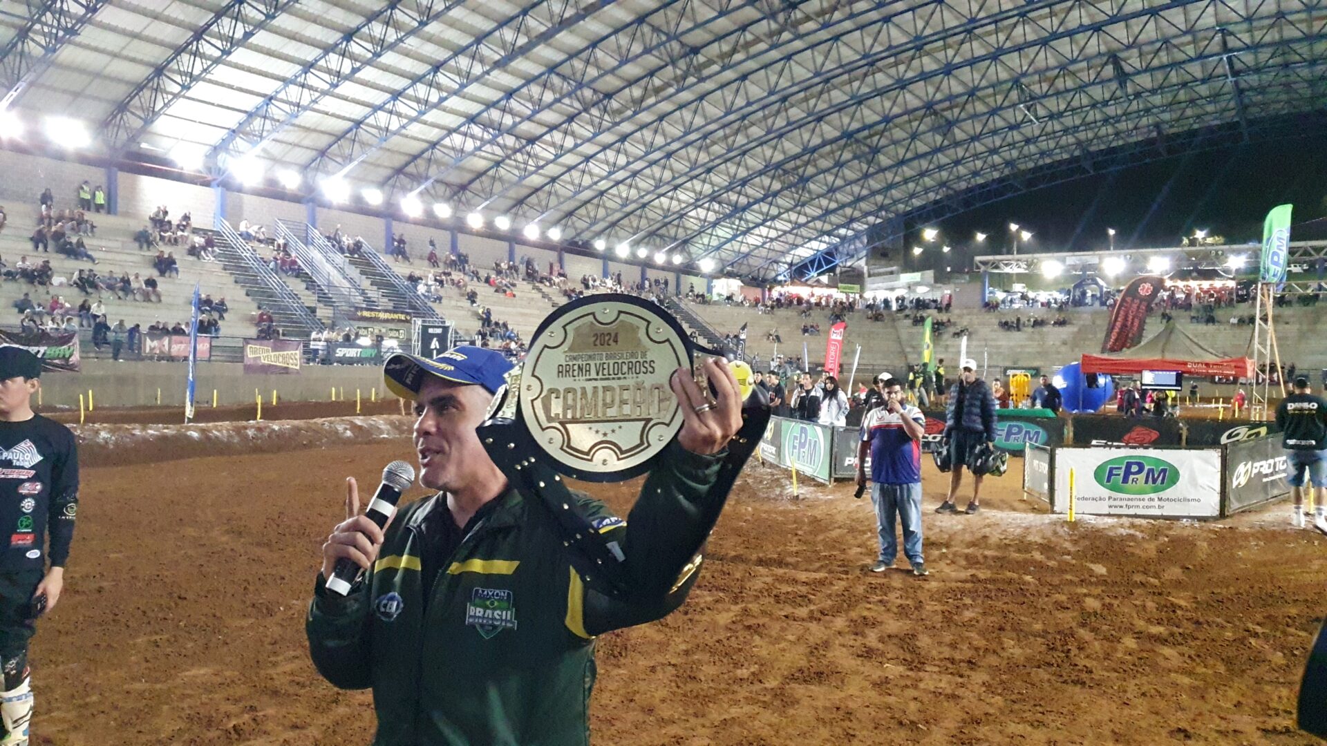 Arena Velocross: Moto Incendiada Conquista TítuloMilitec Brasil